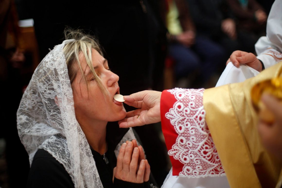 What Are the Catholic Church’s Teachings on Worthy Reception of Holy ...