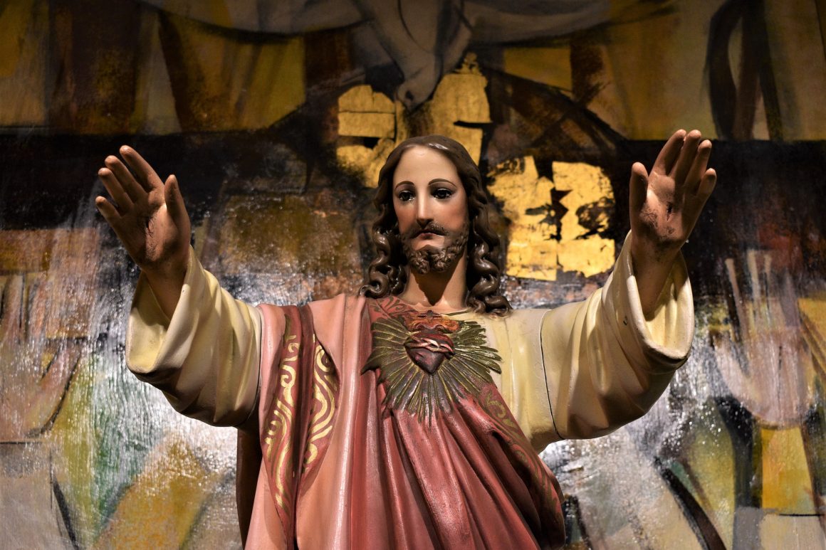 What Are the Dos and Don’ts of Mass Etiquette?